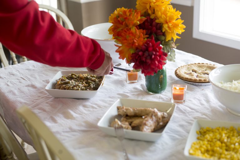 How to throw an easy Friendsgiving - The Samantha Show- A Cleveland ...